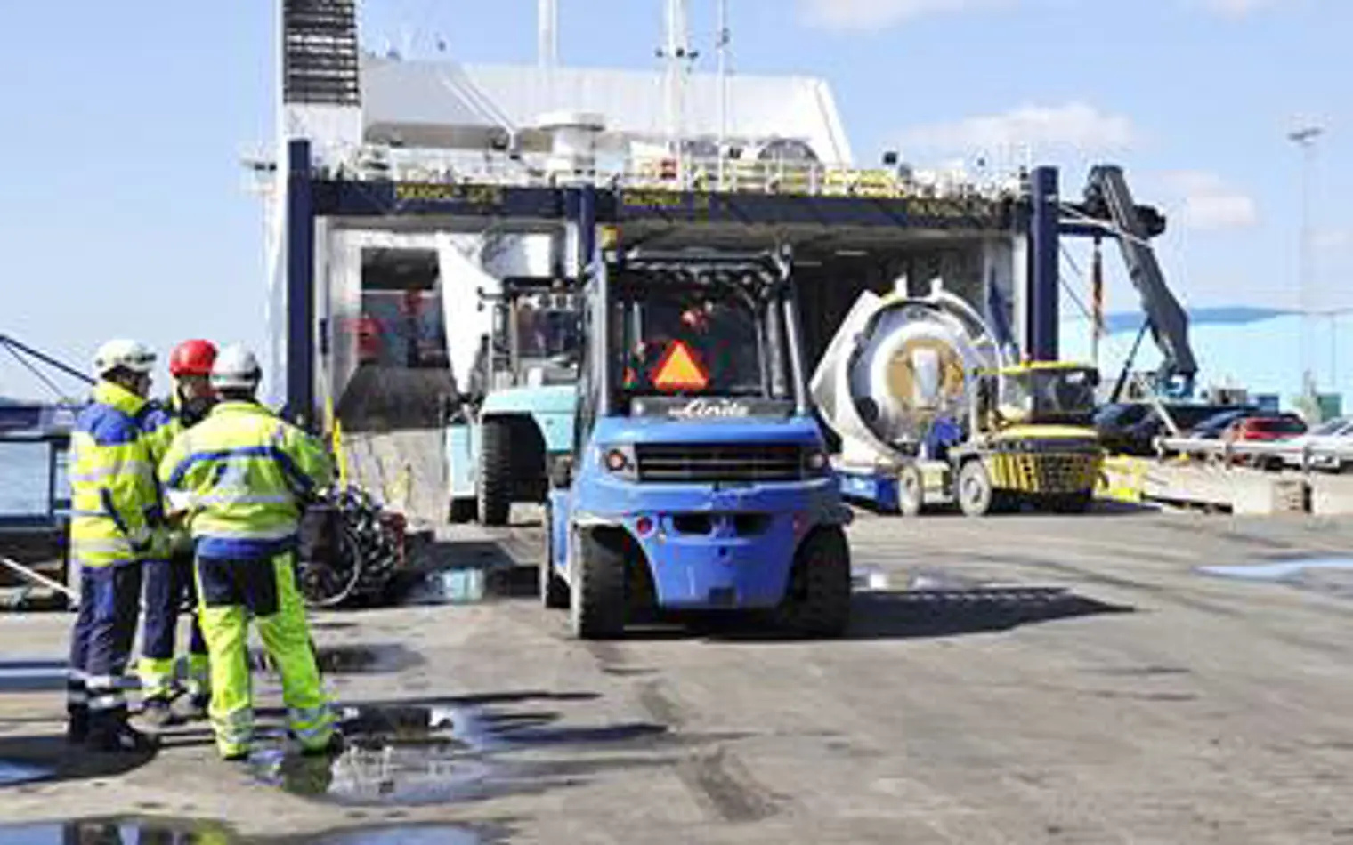 Stevedoring services and supervising of cargo loading and unloading