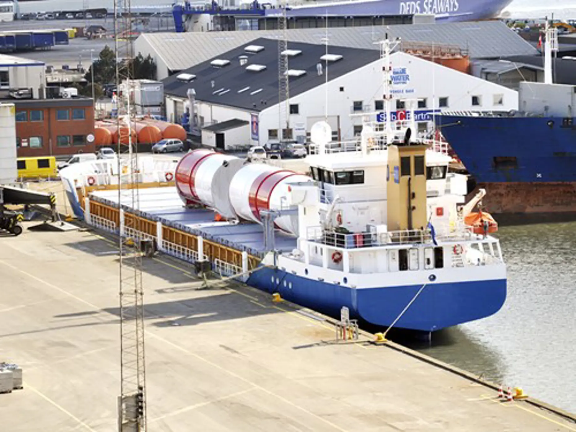 Vessel Chartering for wind, reefer and projects transports