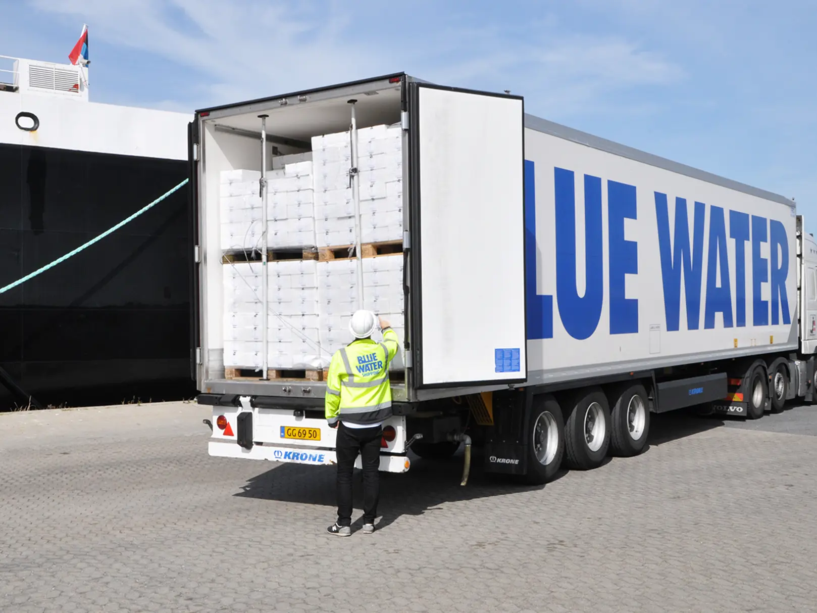 Reefer transports are temperature-controlled by air, sea and road